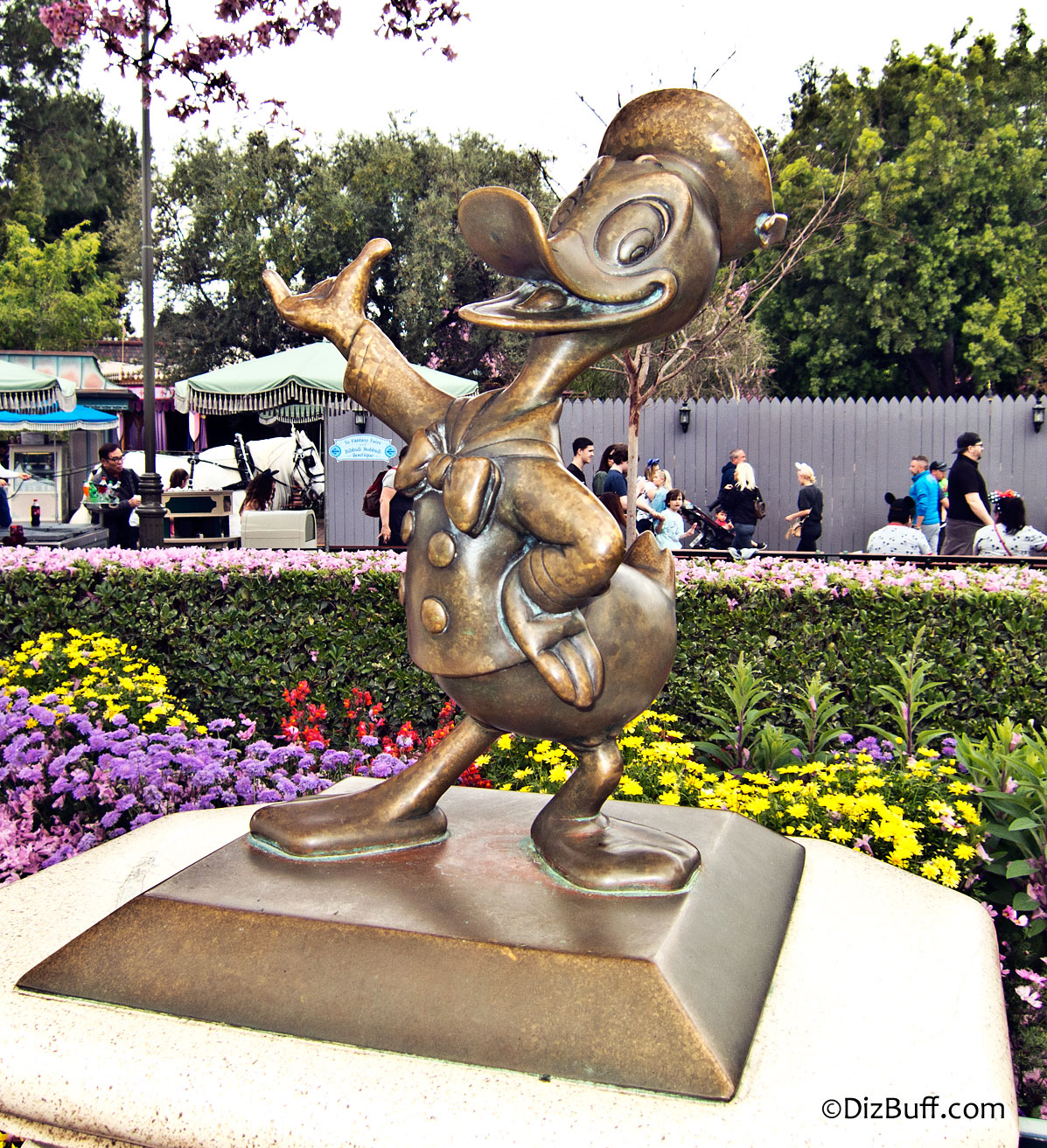 Have you seen all the bronze hub statues that surround the Partners ...